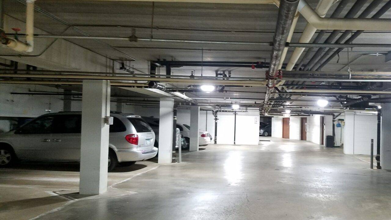 Hotel Underground Parking Ramp - Apadana